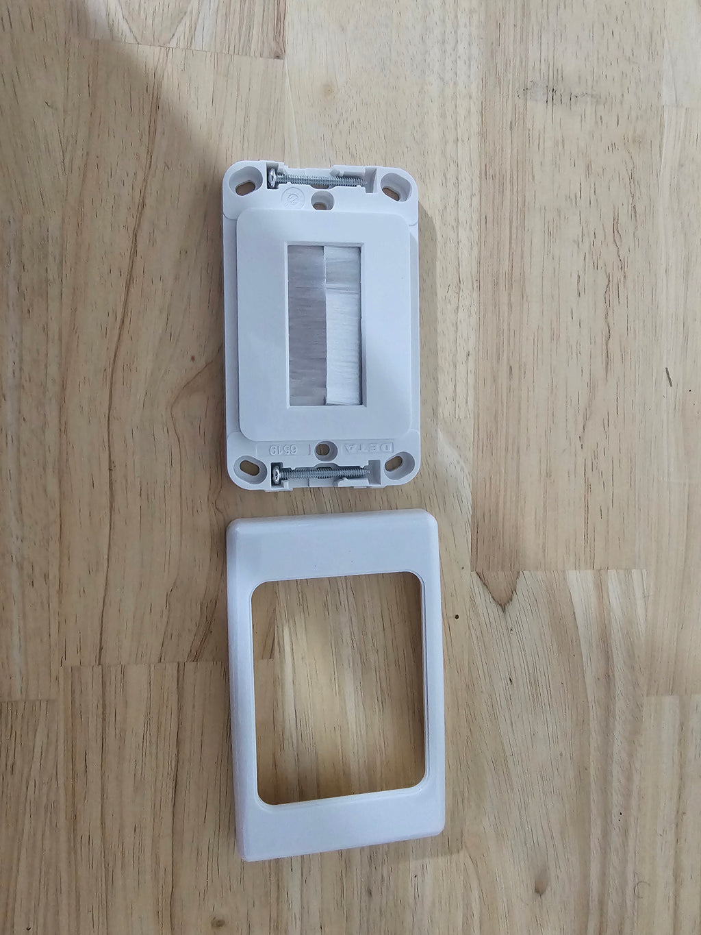 White Brush Wall Cover Plate for Starlink Cable | Get Mounted